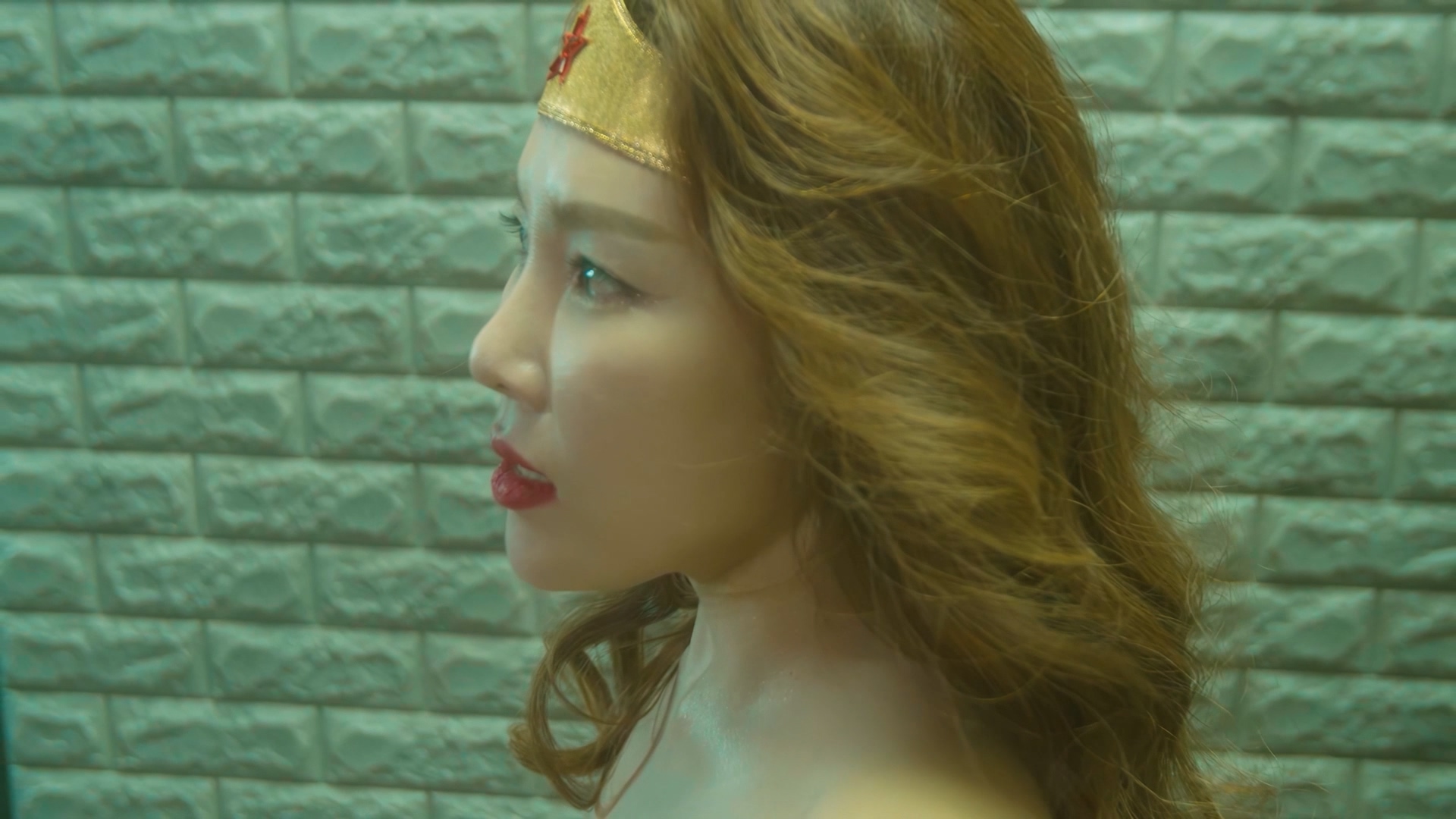 Wonder Woman GOLD Preview 2 | SUPERHEROINE DREAM